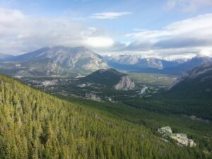 Jasper vs Banff: Which Should You Visit in 2025?