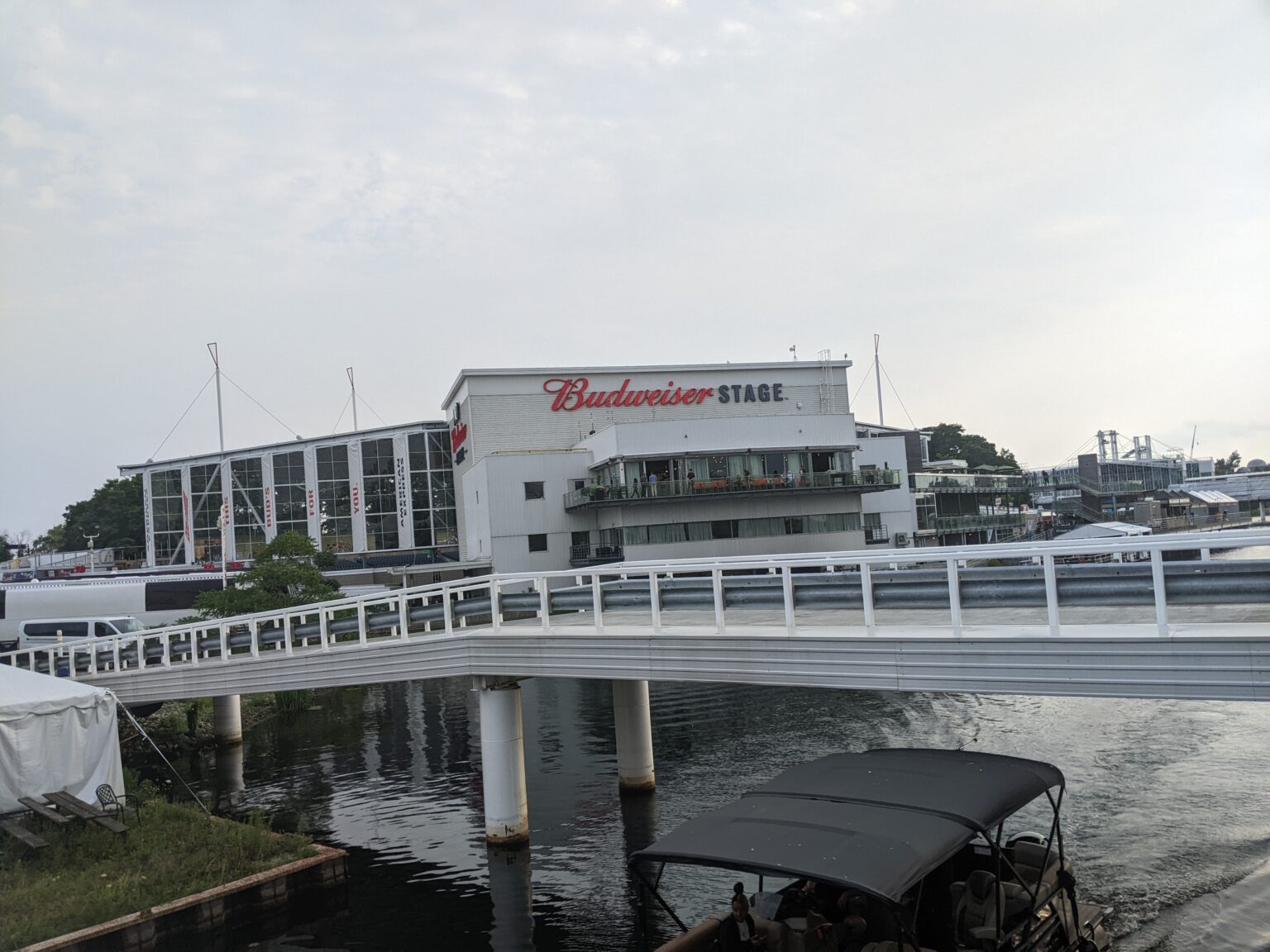 Where to Eat Near the Budweiser Stage (2025)