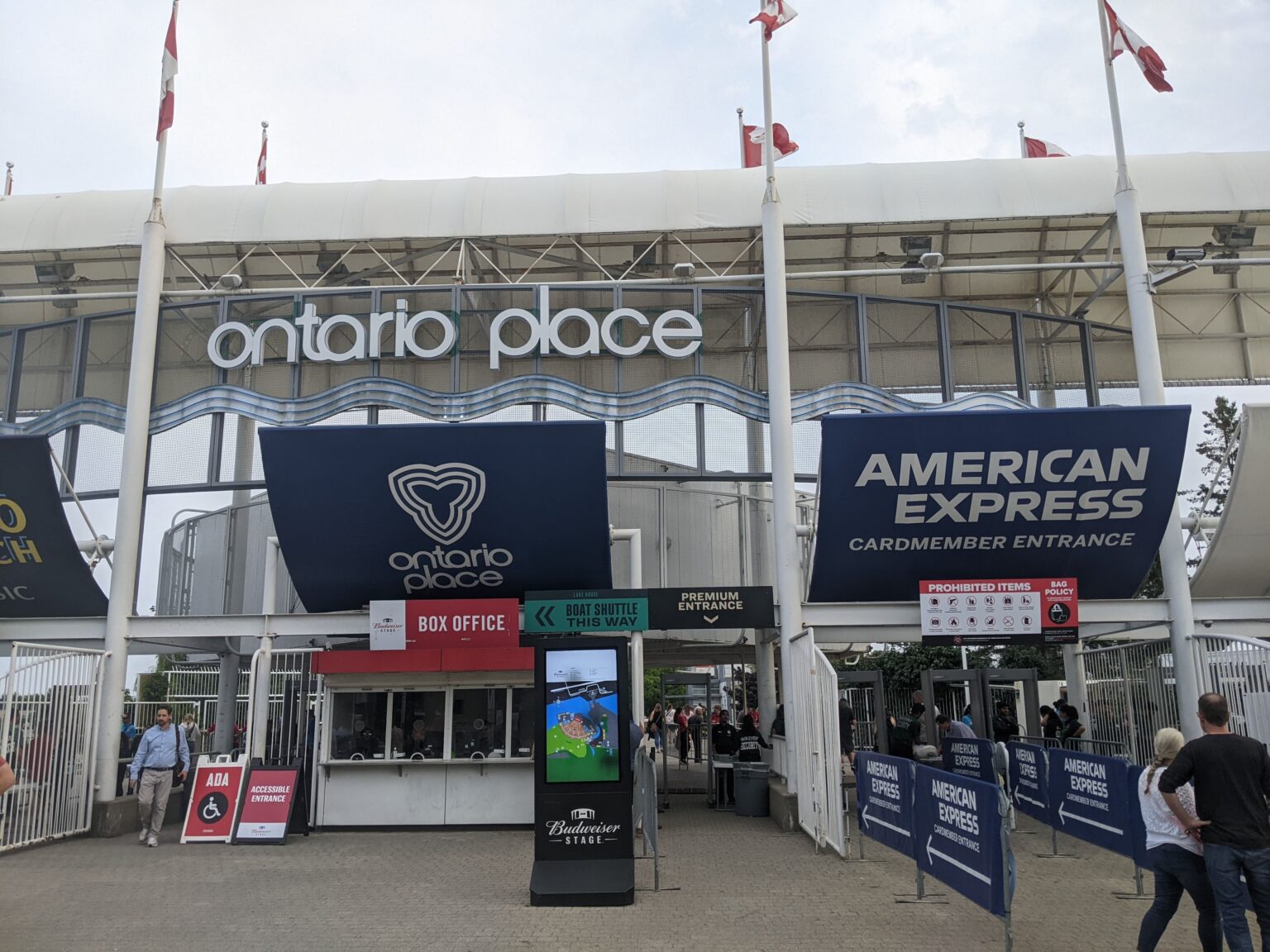 Where to Eat Near the Budweiser Stage (2025)