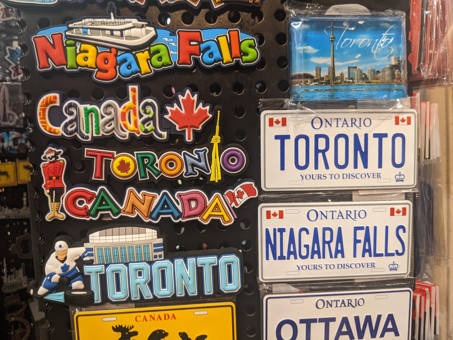 27 Unique Souvenirs from Canada in 2025 (from a Canadian)