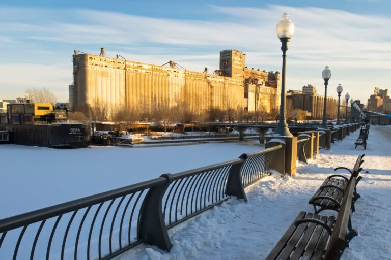 Montreal vs Quebec City: Which Should You Choose in 2025?