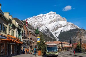 Jasper vs Banff: Which Should You Visit in 2025?