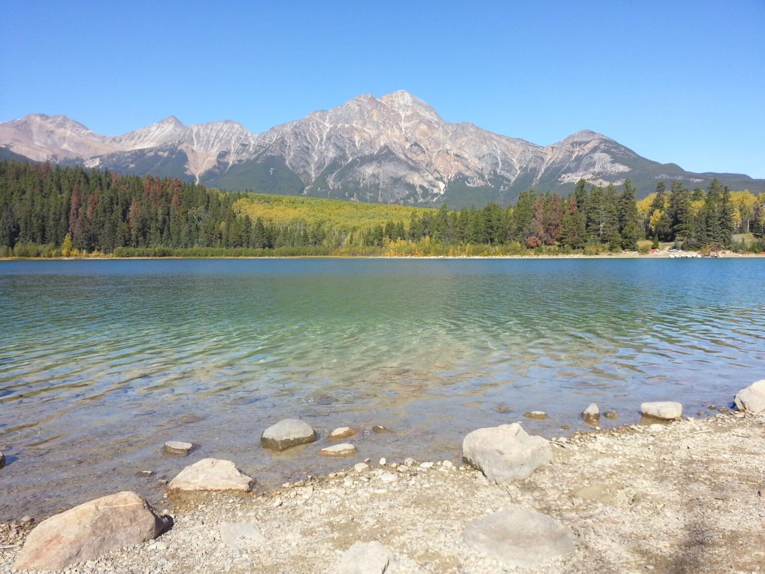 Jasper vs Banff: Which Should You Visit in 2025?