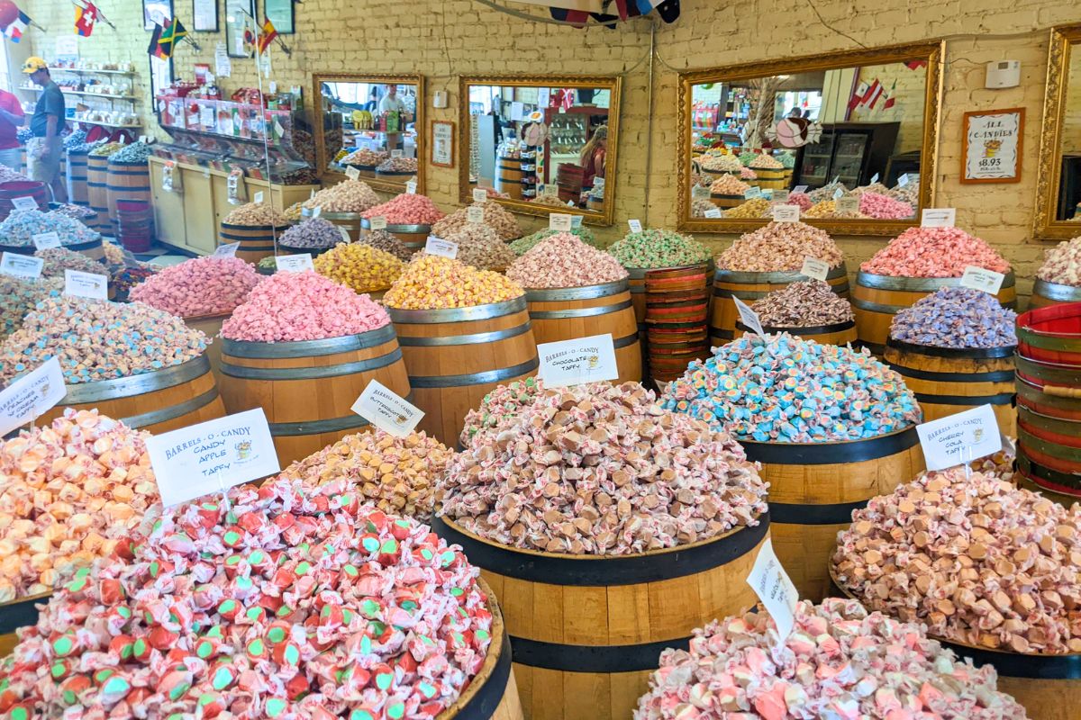 15 Unique Souvenirs from United States